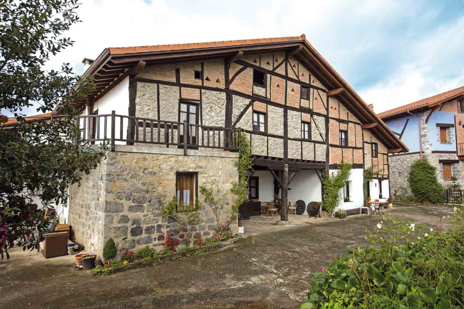 El Caserío. Historia y futuro del paisaje rural vasco - BAO, La Revista ...